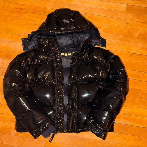 Aritzia | Jackets & Coats | Aritzia Super Puff Shorty Higloss Jacket ...